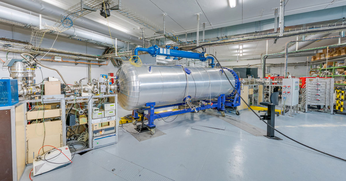 C2RMF - New AGLAE, Accélérateur de particule du grand Louvre en visite ...